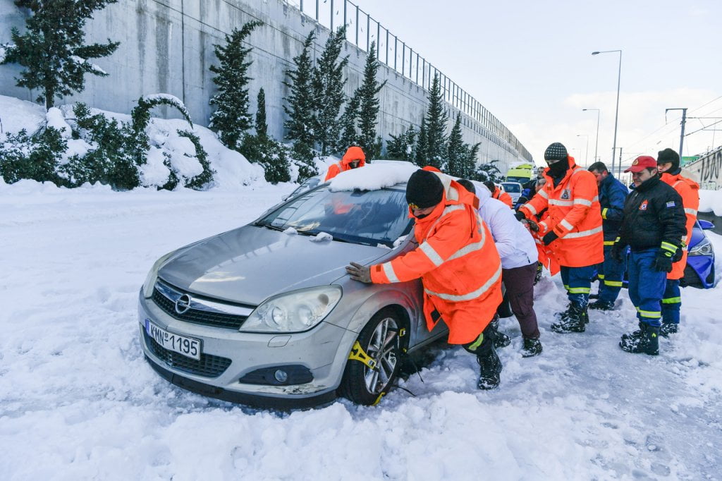 Innbyggerne i Hellas retter sinnet mot regjeringen etter snøkaos | Resett
